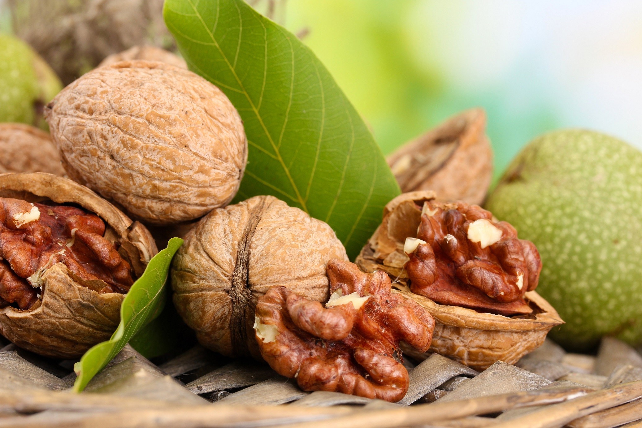 6 Incredible Health Benefits of Walnuts - Amerikanki