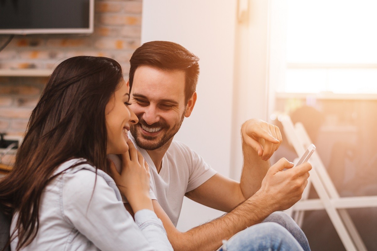 8 Great Reasons Why You Should Date a Shy Guy - Amerikanki