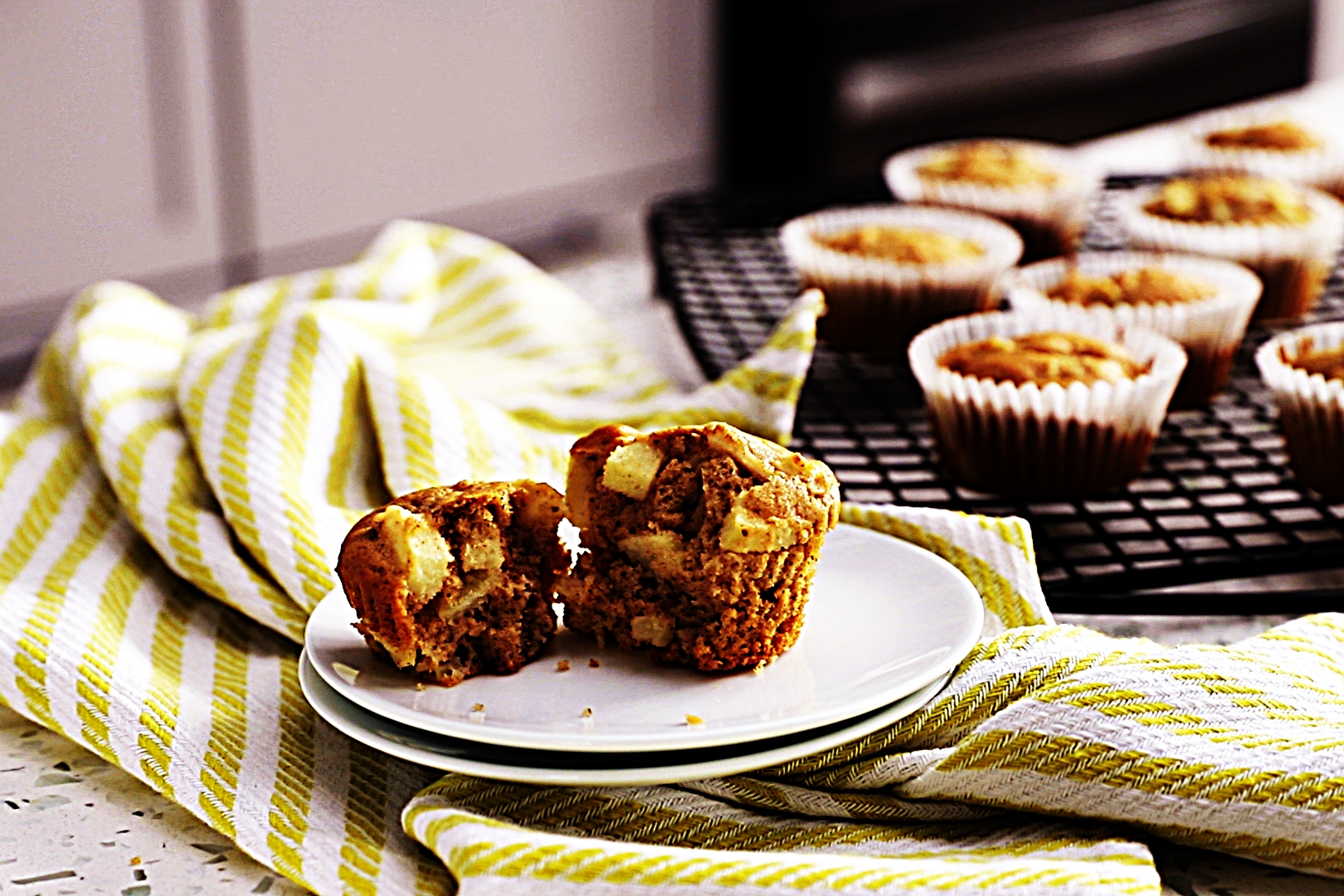 Stupid-Easy Recipe for Apple Cinnamon Muffins (#1 Top-Rated) - Amerikanki